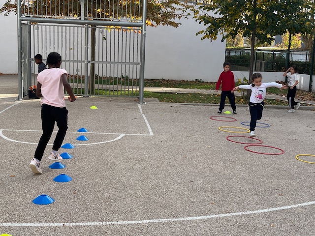 ATHLÉTISME ET RUGBY CE1 – Ecole élémentaire Charles-Perrault